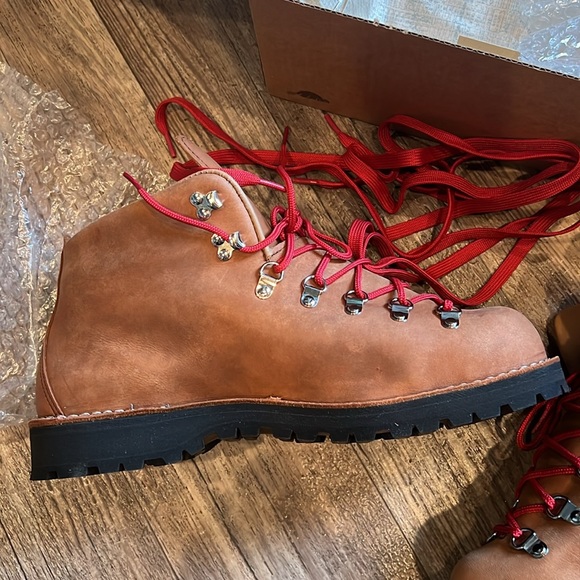 Danner | Shoes | Danner Mountain Light Cascade Clovis Goretex | Poshmark